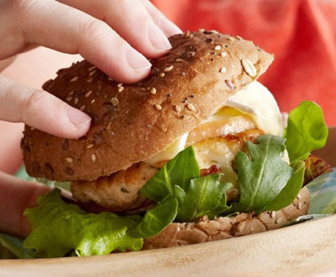 Menu - Kipburger met gebakken appel en brie - Medemblik Actueel