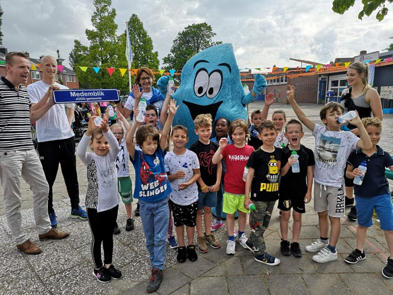 Weg met gezoete drank op Obs De Meridiaan, leerlingen drinken nu 'water ...