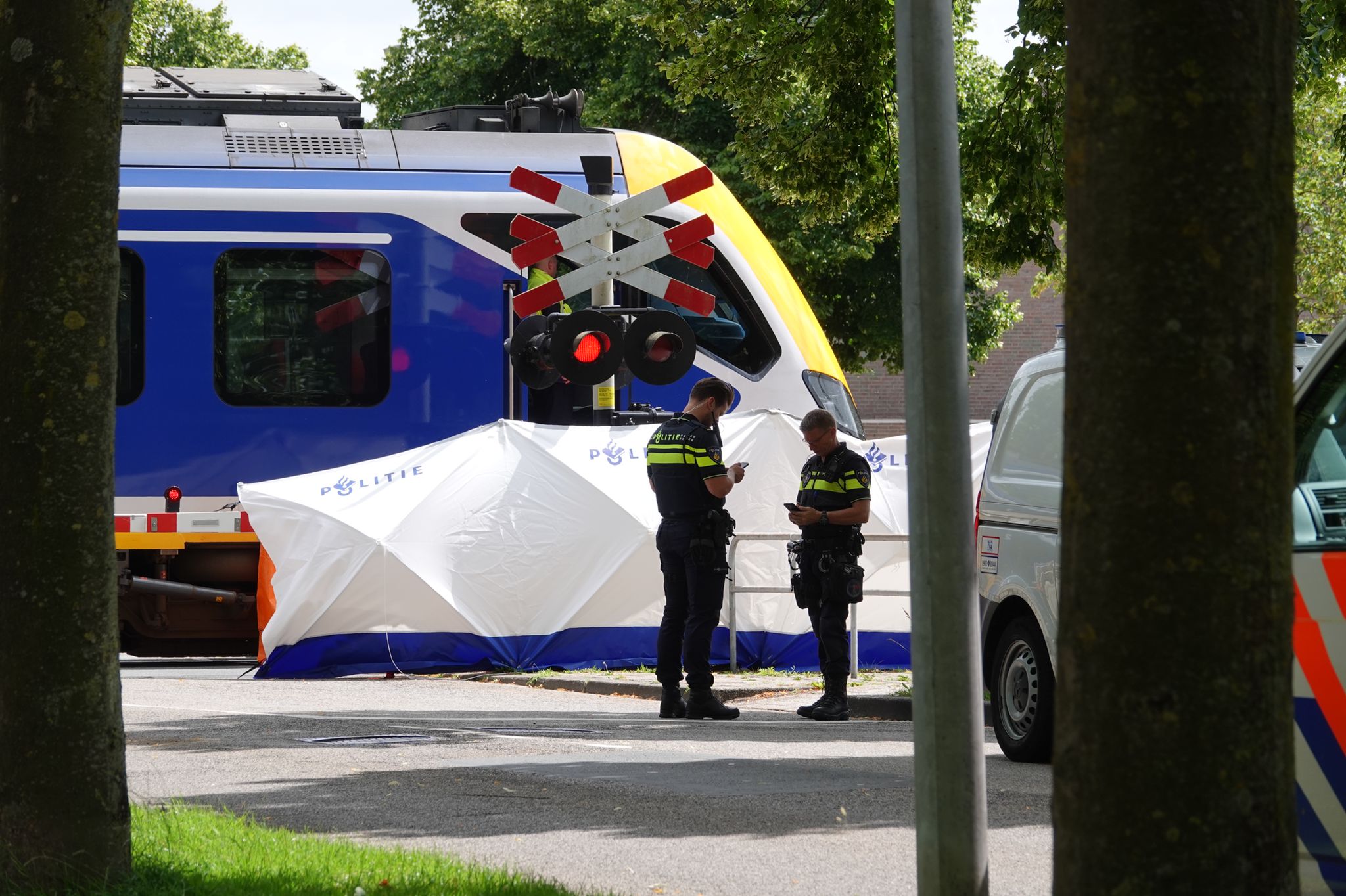 Persoon aangereden door trein op overweg in Hoorn - Medemblik Actueel