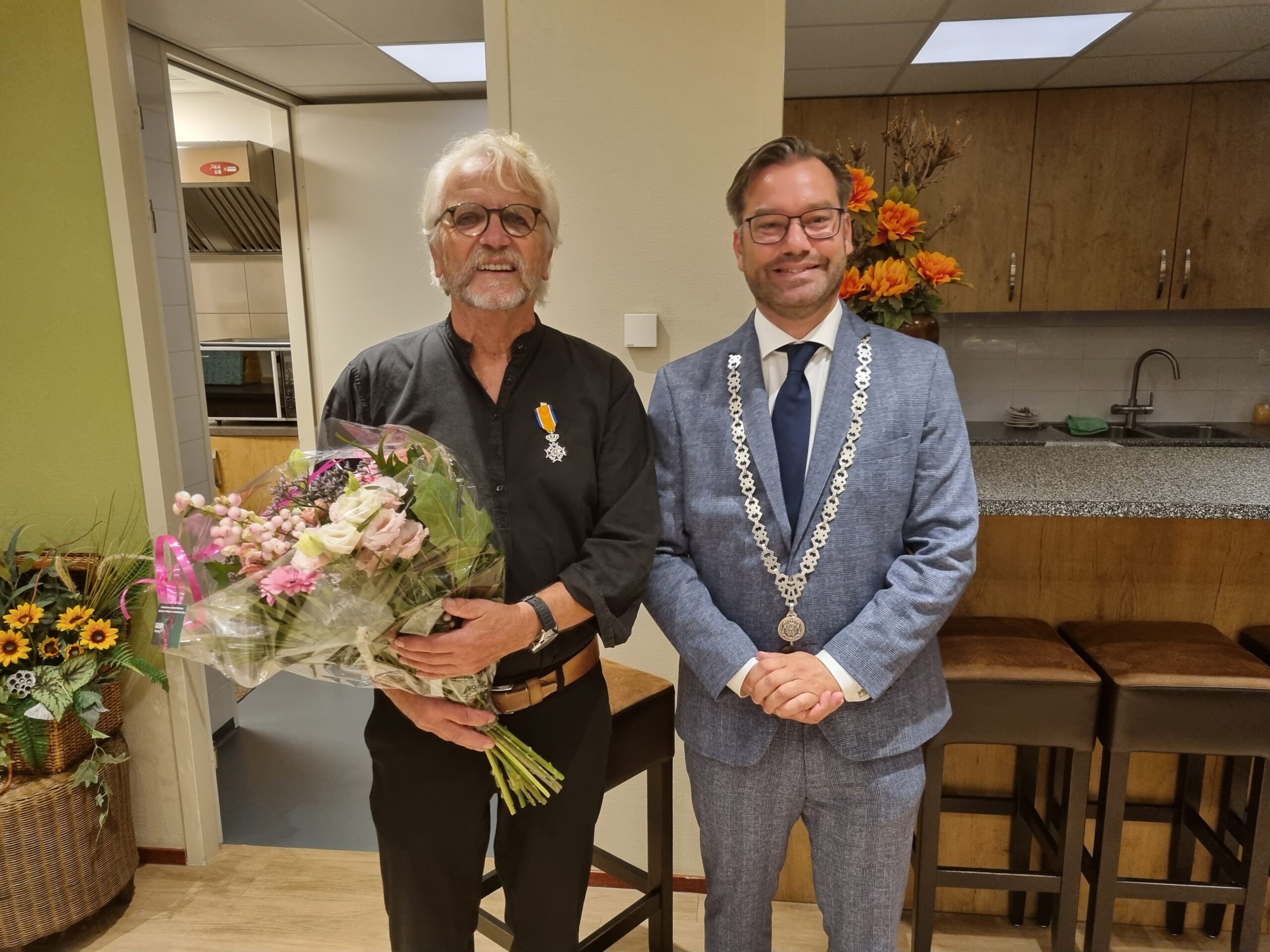 Koninklijke onderscheiding voor Medemblikker Dick Opdam, 50 jaar ...